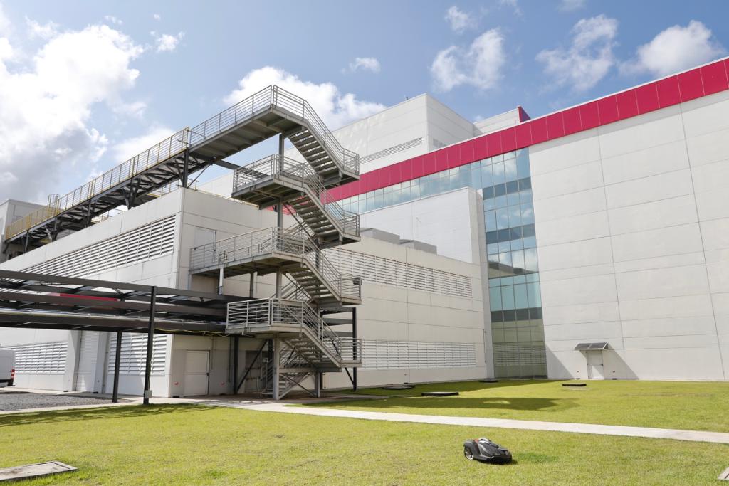 Paulo Câmara visita nova etapa da fábrica do Aché Laboratórios