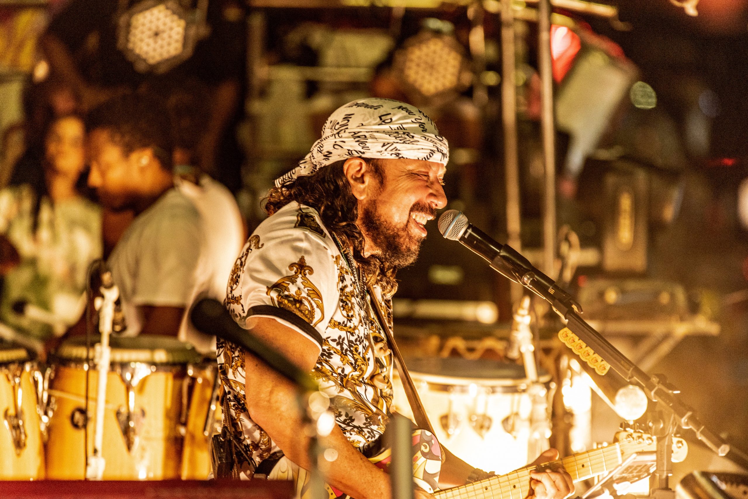 Celebrando 43 anos de carreira, Bell Marques comanda maior bloco de pré ...