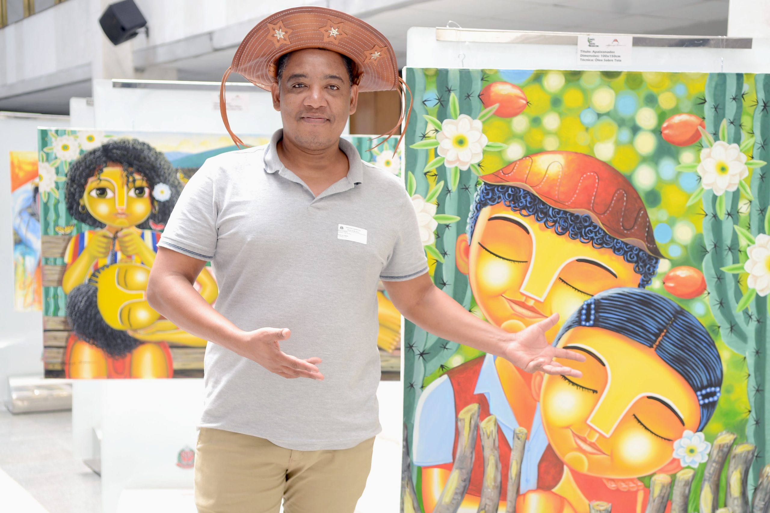 Nordestino se emociona ao ver sua arte no maior museu do mundo